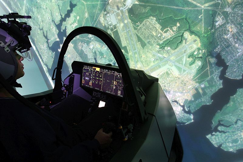 U.S. Air Force pilots train for F-35 operations with linked Lockheed ...
