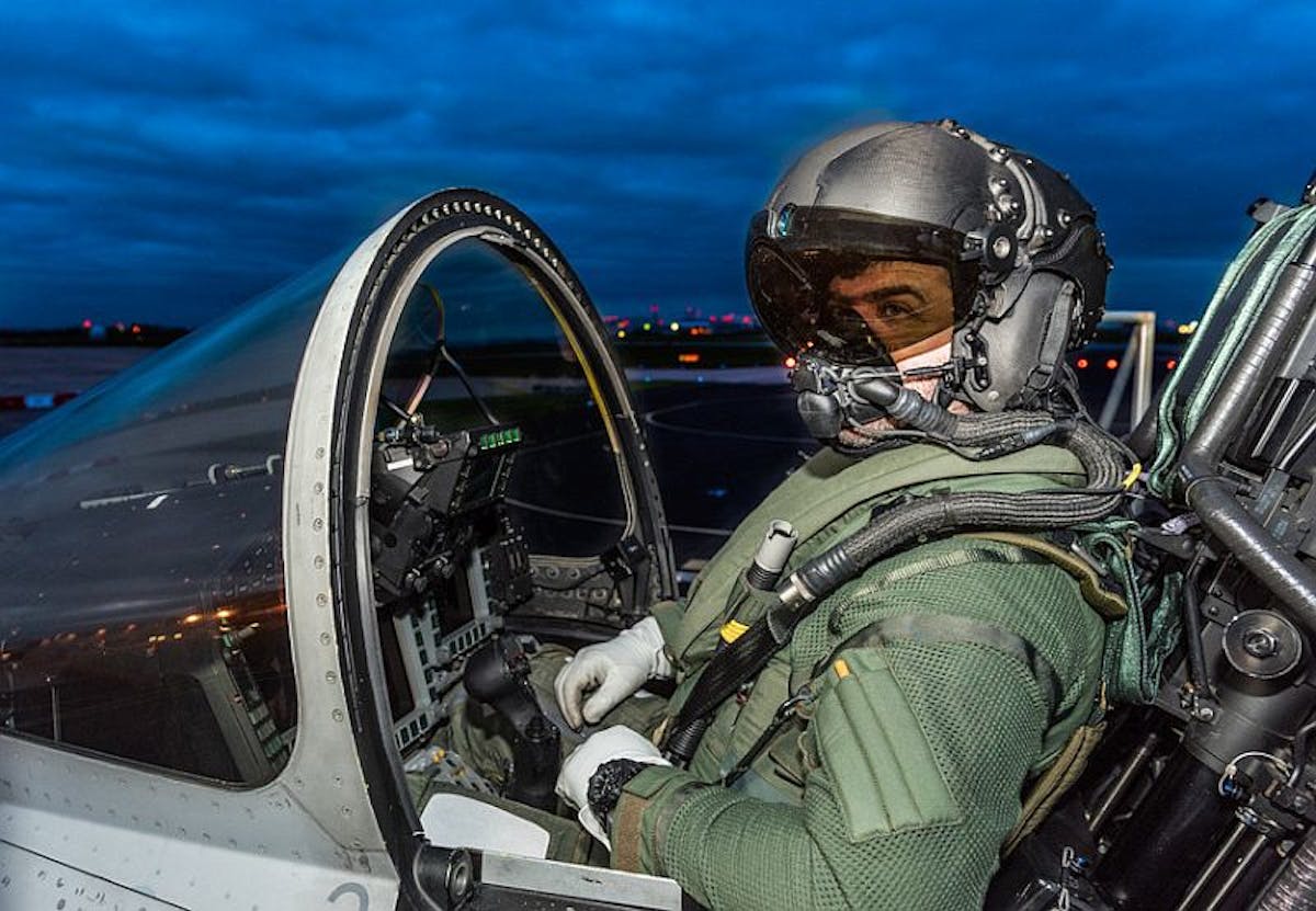 BAE Systems Striker II pilot helmet with HMD, night-vision capabilities ...