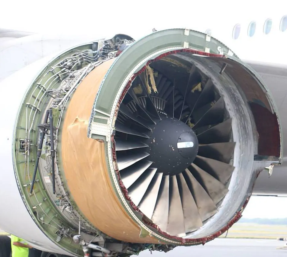 United Airlines 777 jet loses engine cowling mid-flight over Pacific ...