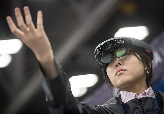 Army looks to Microsoft to supply augmented reality headsets for combat ...