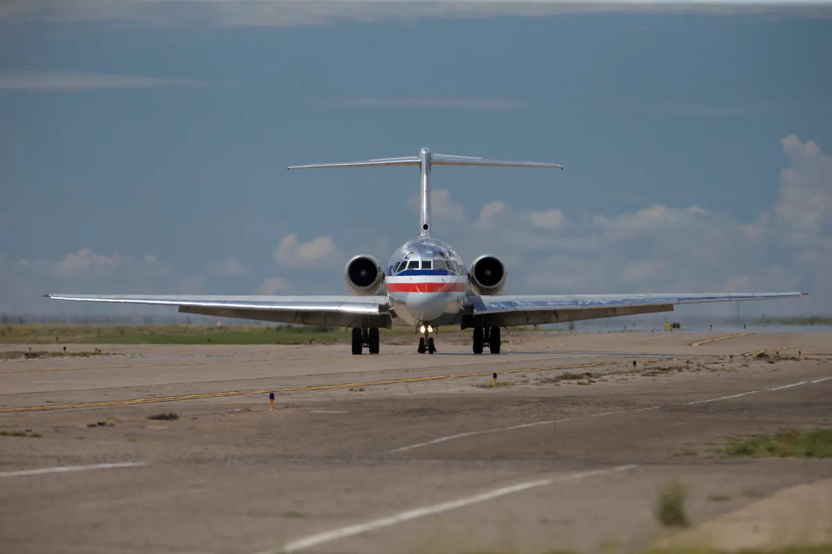 american airlines McDonnell Douglas MD 80 super 80 | Military Aerospace