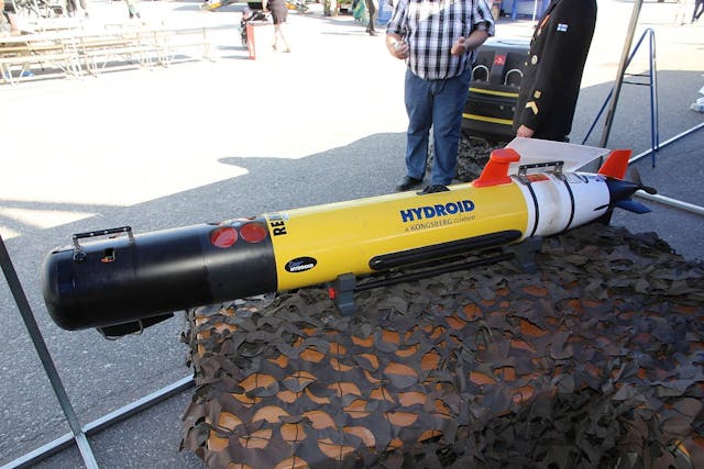 Unmanned underwater vehicles UUV artificial intelligence | Military ...