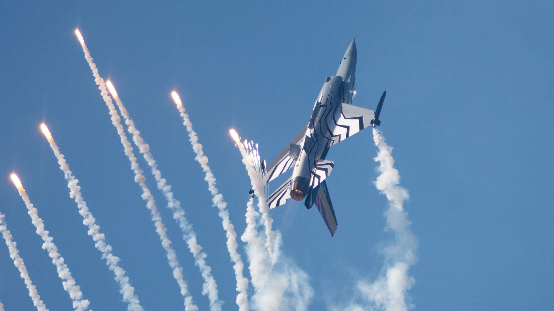 F Infrared Countermeasures 16