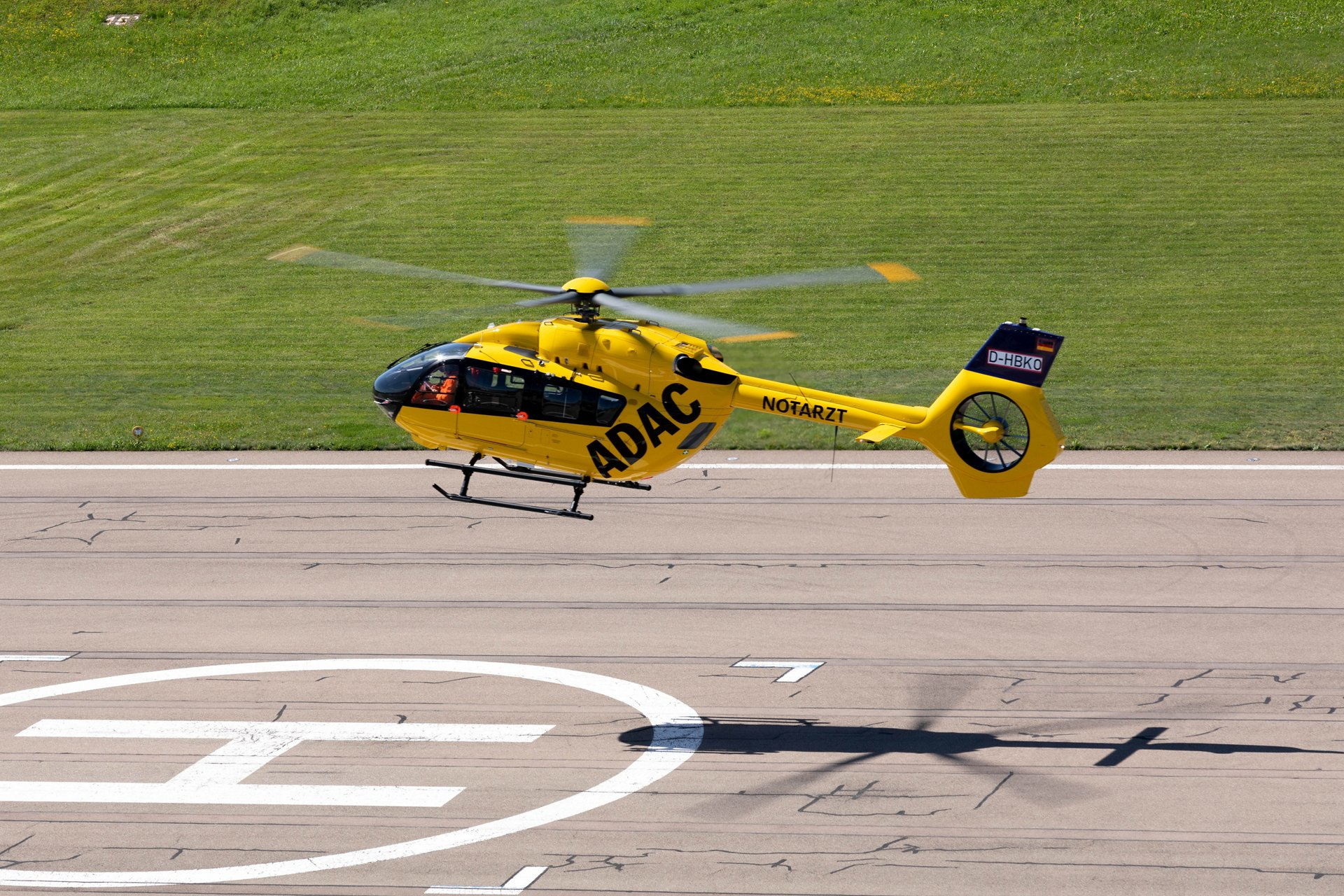 ADAC Luftrettung takes delivery of its first two five-bladed H145s ...