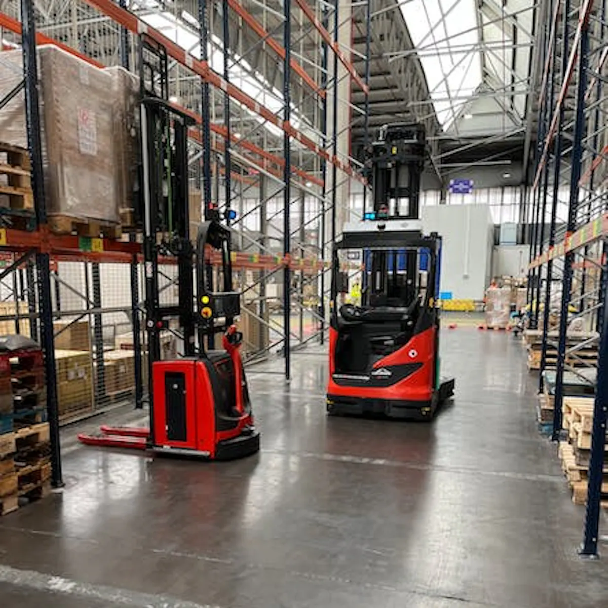 WFS partners to trial new automated forklifts at Barcelona airport ...
