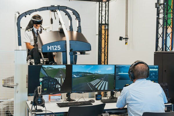 FAA approves VR flight simulator from Loft Dynamics for pilot training ...